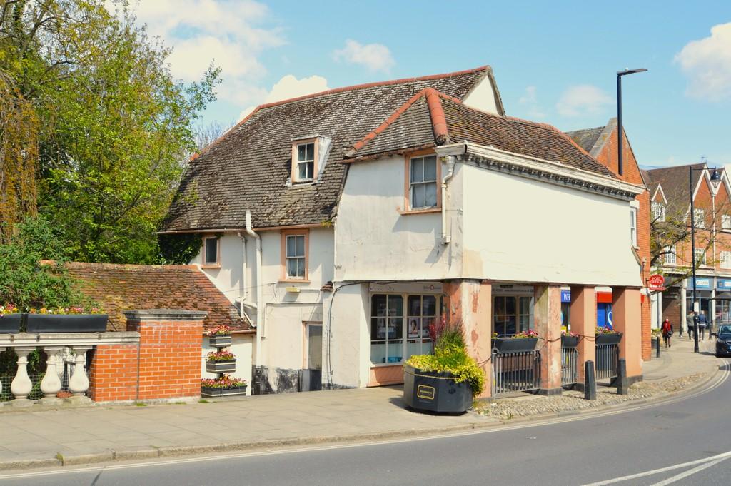 High Street, Halstead CO9 Property for sale - £180,000