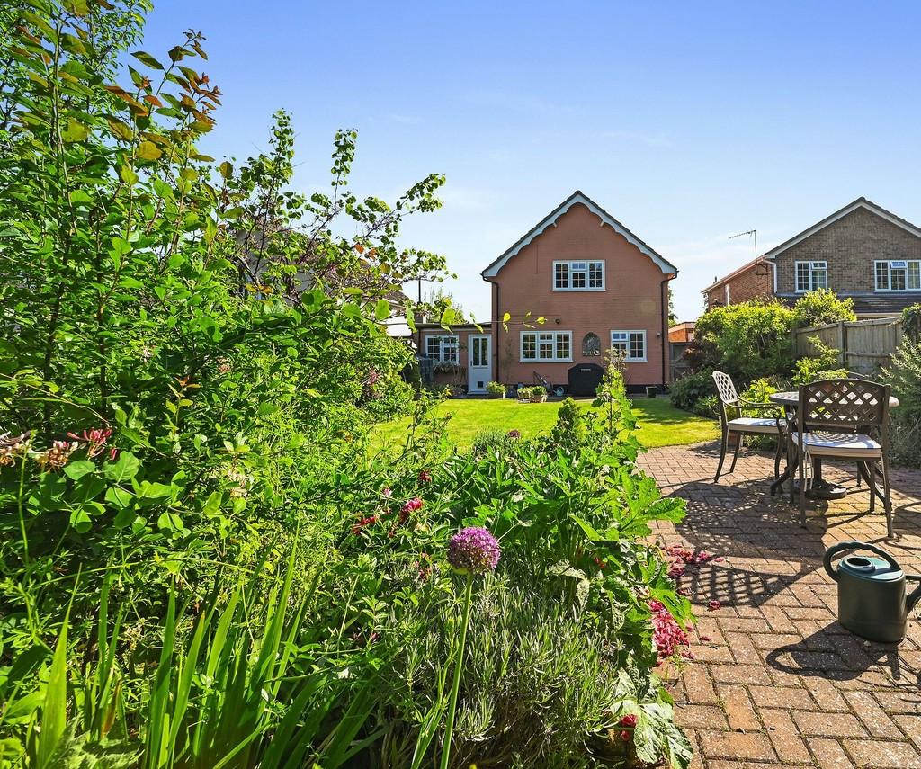 Hawthorn Drive, Bury St. Edmunds IP29 2 bed link detached house - £385,000