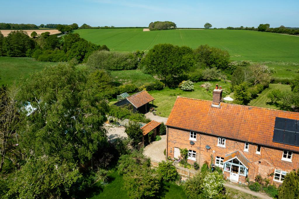 Oulton 2 bed end of terrace house for sale - £300,000