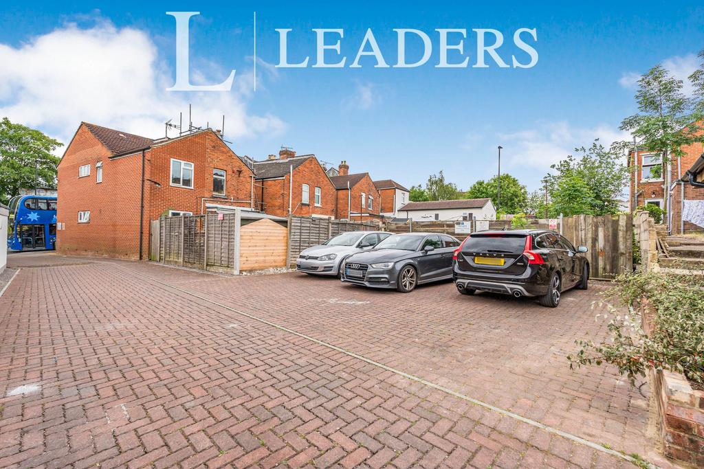 Warren Avenue, Southampton 4 bed apartment - £1,600 pcm (£369 pw)