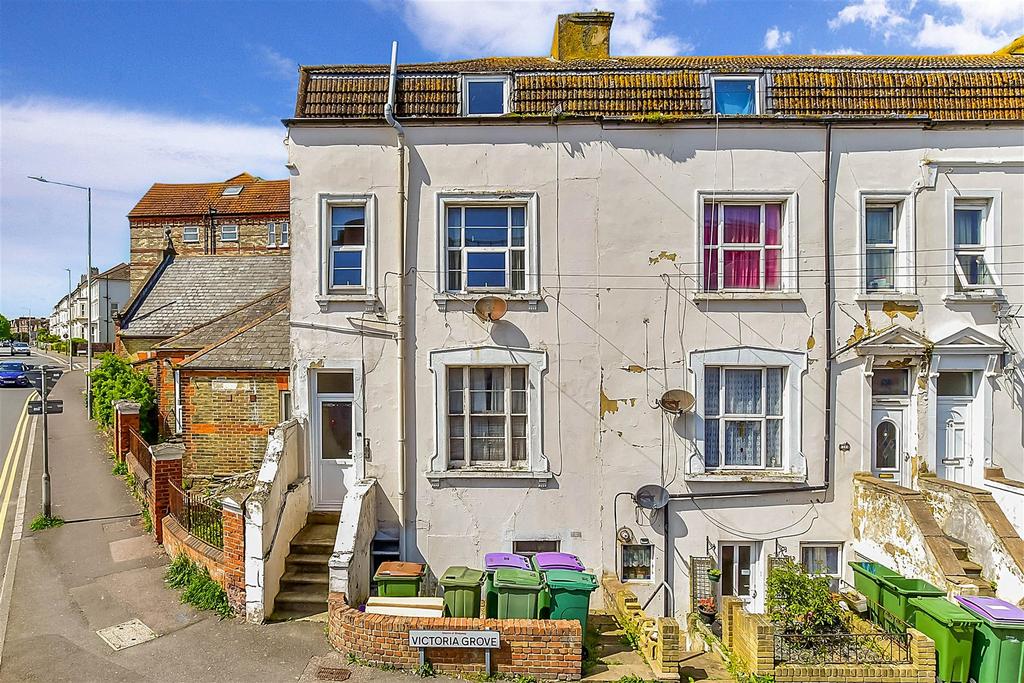 Victoria Grove, Folkestone, Kent 1 bed apartment - £50,000