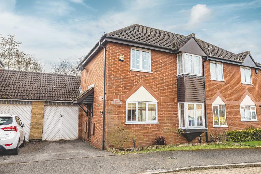 Cooper Way, Slough, SL1 9JA 2 bed semi-detached house for sale - £385,000