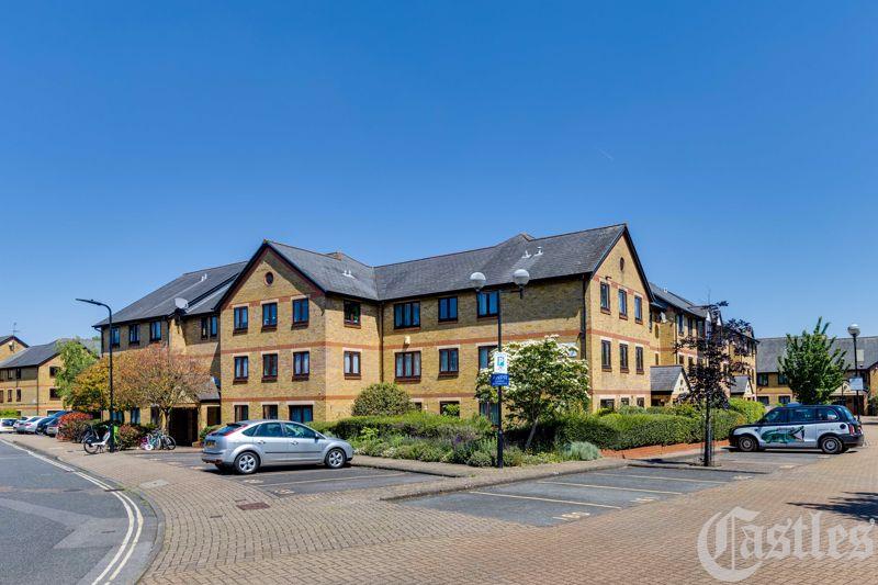 Riverside Close, London 1 bed apartment for sale - £310,000