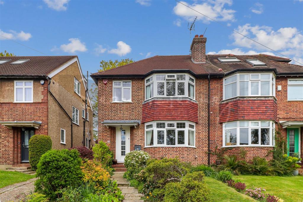 Tudor Road, Barnet EN5 3 bed semi-detached house - £765,000