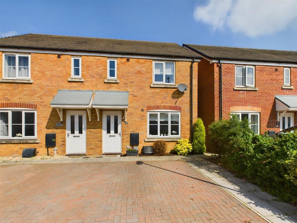 Hamlet Grove, Longford, Gloucester 3 bed semi-detached house - £270,000