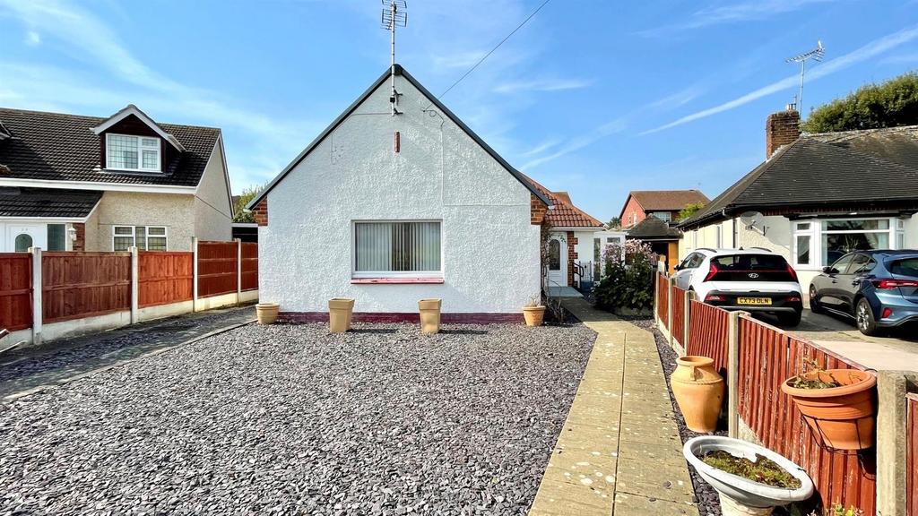 Lon Goed, Llandudno Junction 2 bed detached bungalow - £235,000