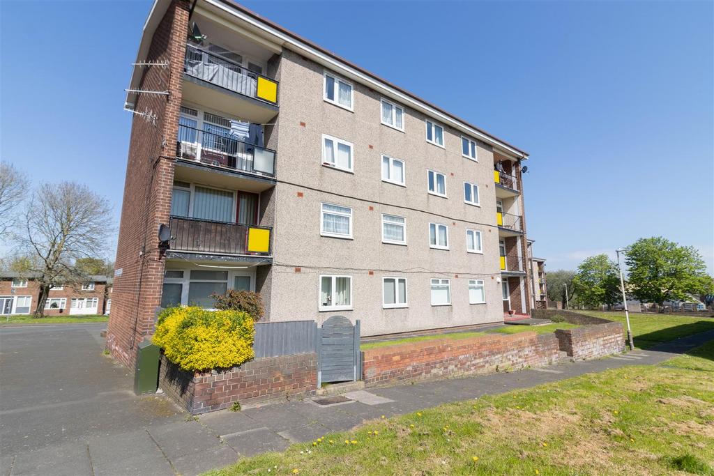 Wellington Court, Gateshead NE10 2 bed apartment for sale - £50,000