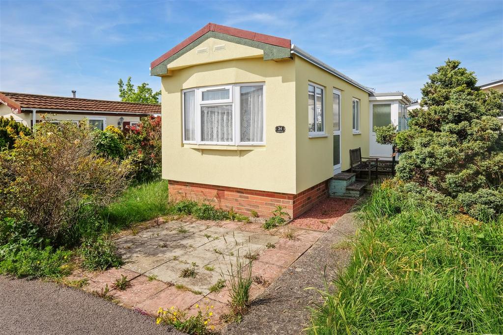 Applegarth Park, Seasalter Lane... 2 bed park home - £75,000