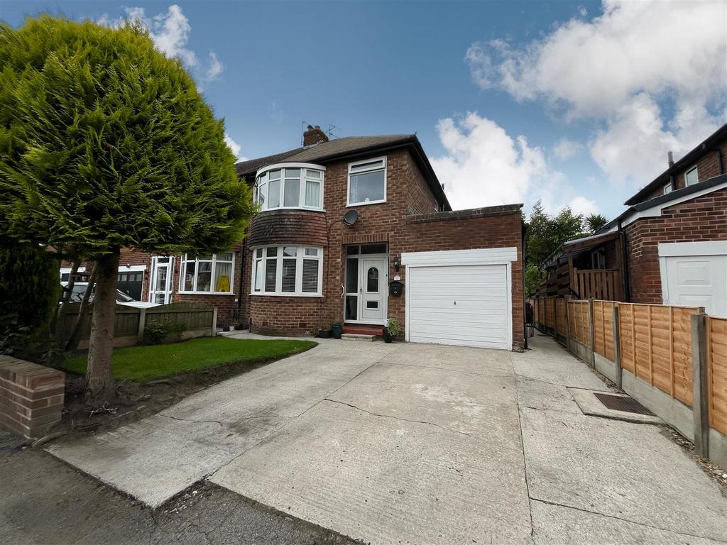 Coniston Drive, Handforth 3 bed semi-detached house for sale - £389,950