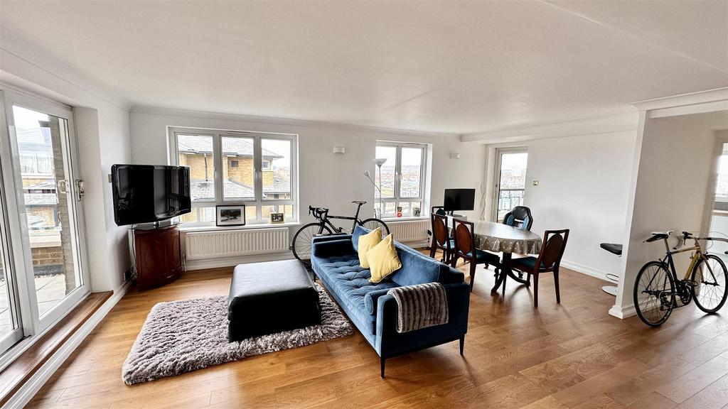 Falcon Lodge, London W9 3 bed flat - £3,900 pcm (£900 pw)
