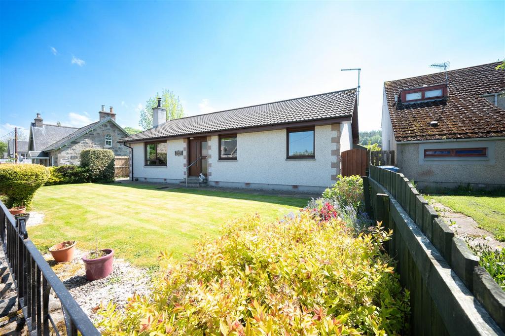Achonachie Road, Muir of Ord IV6 3 bed bungalow - £215,000
