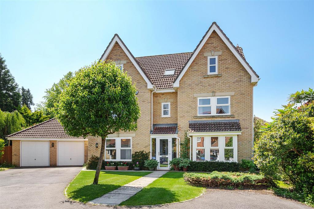 Huron Drive, Liphook 6 bed detached house - £850,000