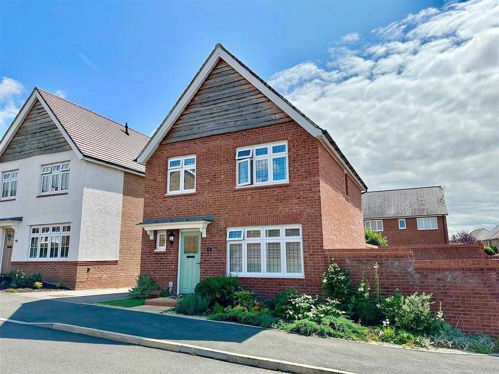 Wakefield Way, Alcester 3 bed detached house - £399,500