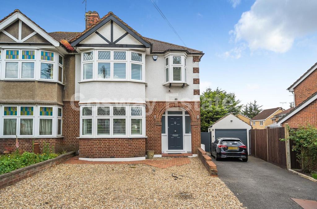 Longfield Avenue, NW7 3 bed house - £950,000
