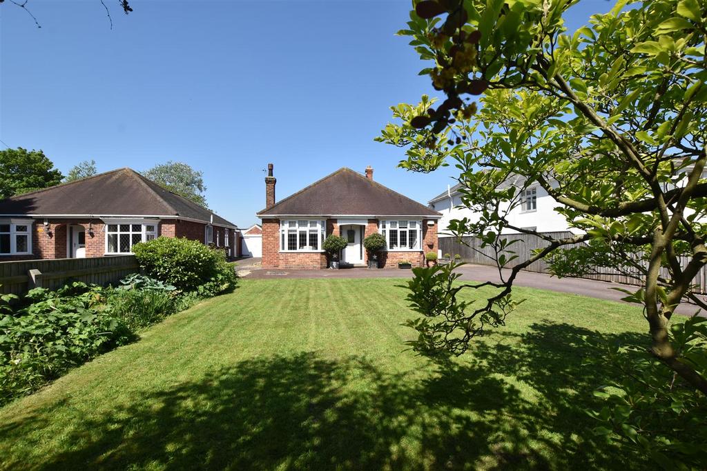 Brigsley Road, Waltham, Grimsby DN37 3 bed detached bungalow - £342,950