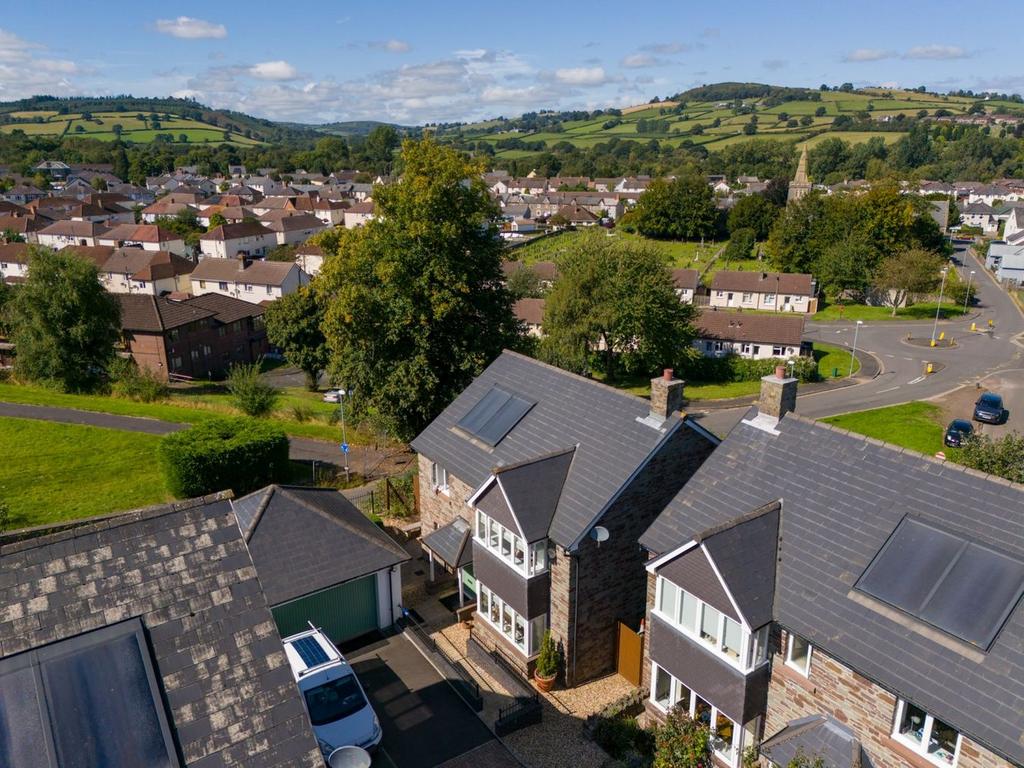 St Davids Park, Llanfaes, Brecon, LD3 4 bed detached house - £425,000