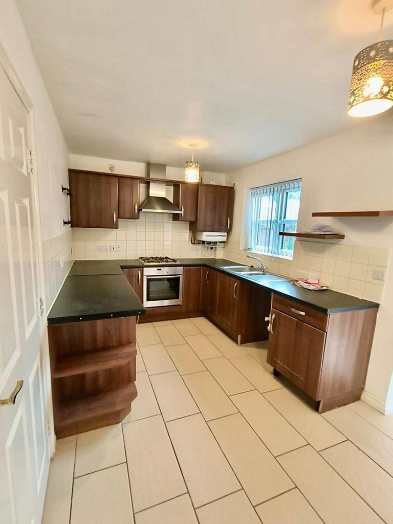 Churchill Road, Gateshead NE8 3 bed semi-detached house - £950 pcm (£ ...