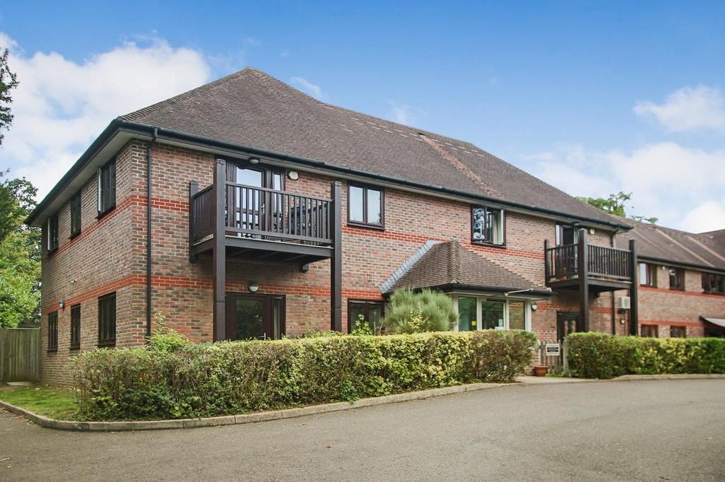 London Road, East Grinstead, RH19 2 bed retirement property - £110,000