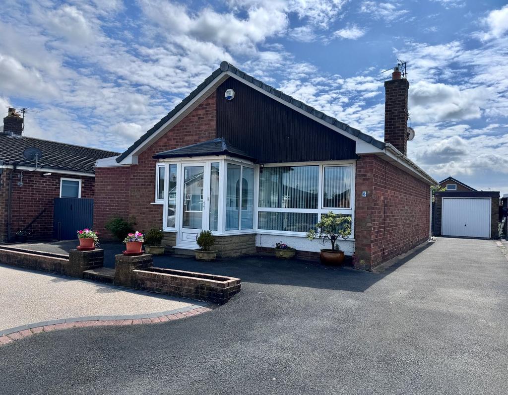 Barn Hey, Longton, Preston, PR4 2 bed detached bungalow for sale - £270,000