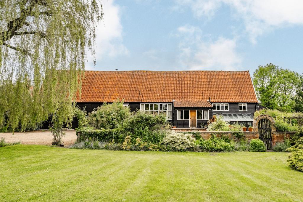 The Green, Saxlingham Nethergate... 5 bed barn conversion for sale - £ ...