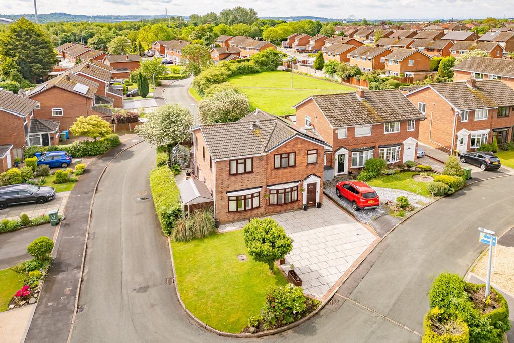 Kilsby Drive, Widnes WA8 3 bed detached house - £325,000