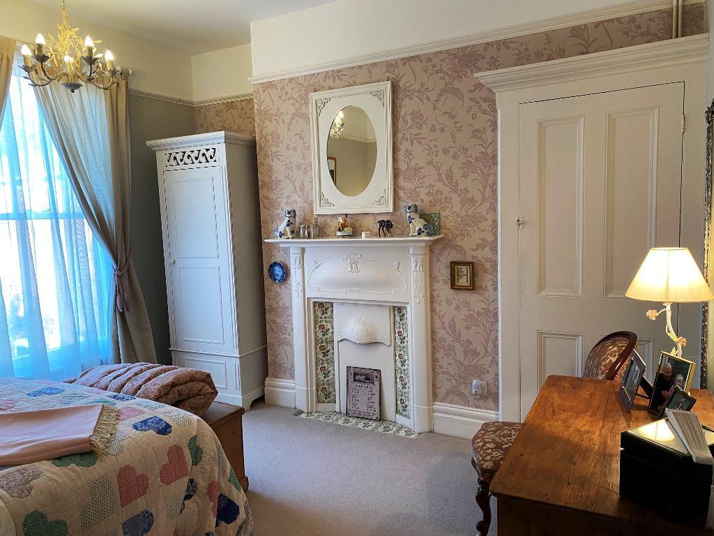 Marlborough Avenue, Hull, HU5 3JT 4 bed semi-detached house - £410,000