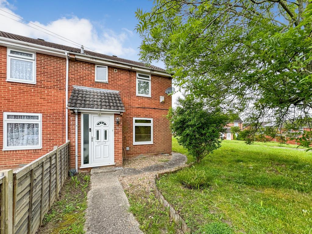 Minton Close, Tilehurst, Reading, RG30 3 bed end of terrace house - £ ...