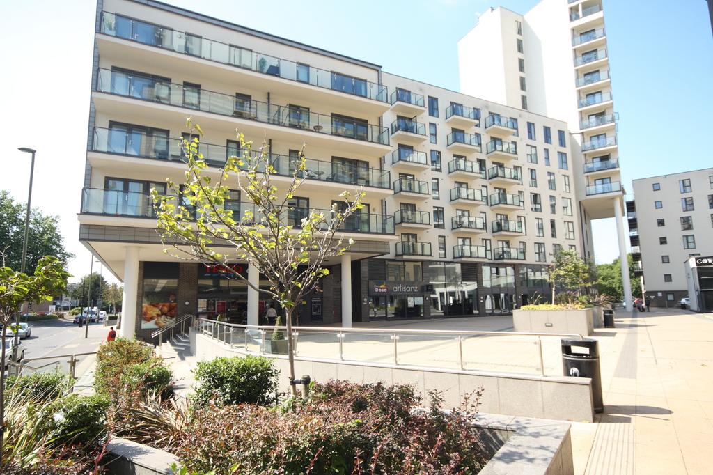 Guildford Road, Woking GU22 2 bed flat - £1,550 pcm (£358 pw)