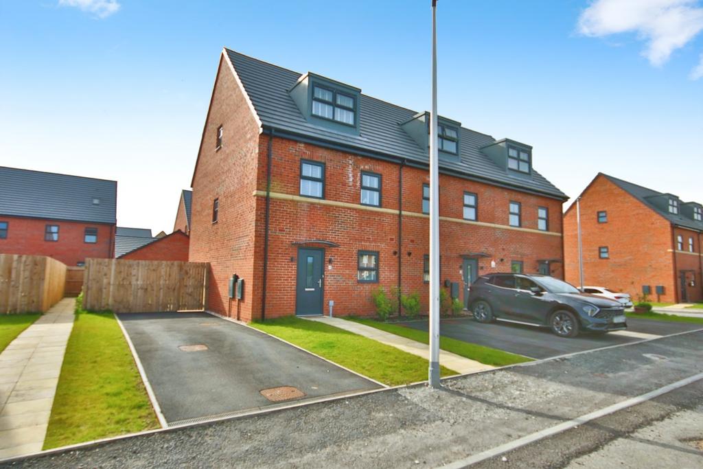 Marfleet Lane, Kingston Upon Hull... 3 bed townhouse - £200,000