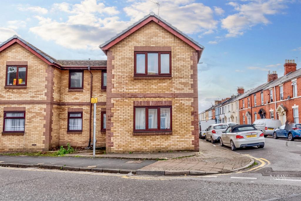 Moira Street, Cardiff. CF24 2 bed ground floor flat - £130,000