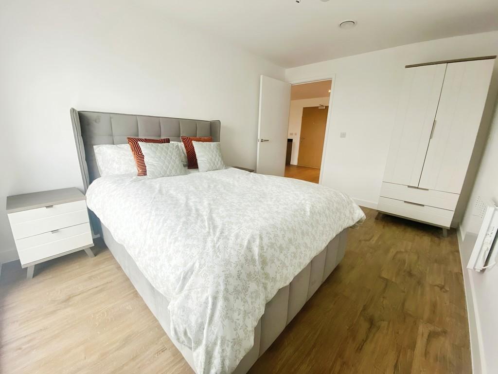 Phoenix, Saxton Lane, Leeds 1 bed apartment - £995 pcm (£230 pw)