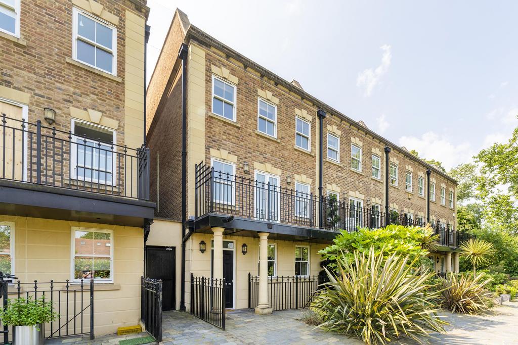 Queensgate Terrace, W5 5 bed terraced house - £5,000 pcm (£1,154 pw)