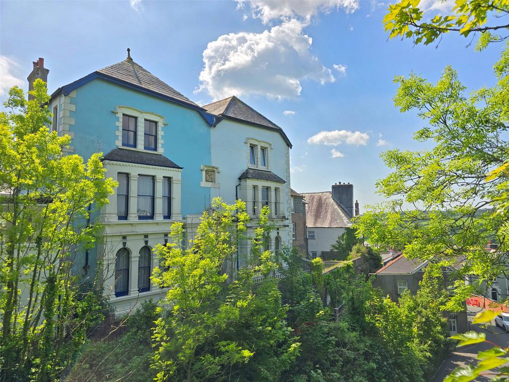 The Walk, Launceston, Cornwall, PL15 3 bed semi-detached house - £299,950