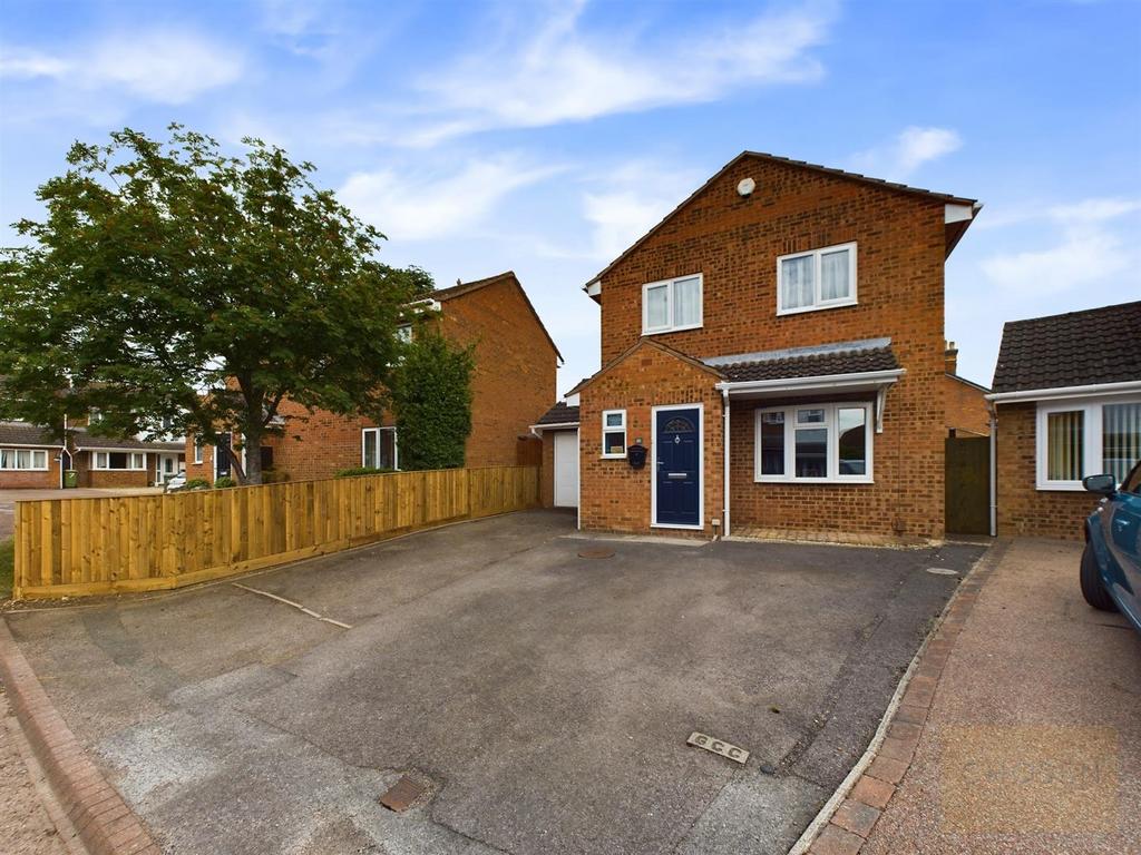 Tall Elms Close, Churchdown, Gloucester 4 bed detached house - £400,000