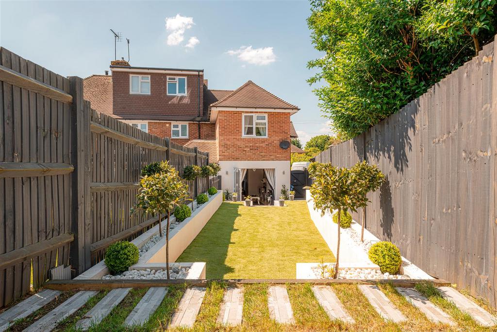 Roman Way, Bourne End SL8 3 bed end of terrace house for sale - £479,950
