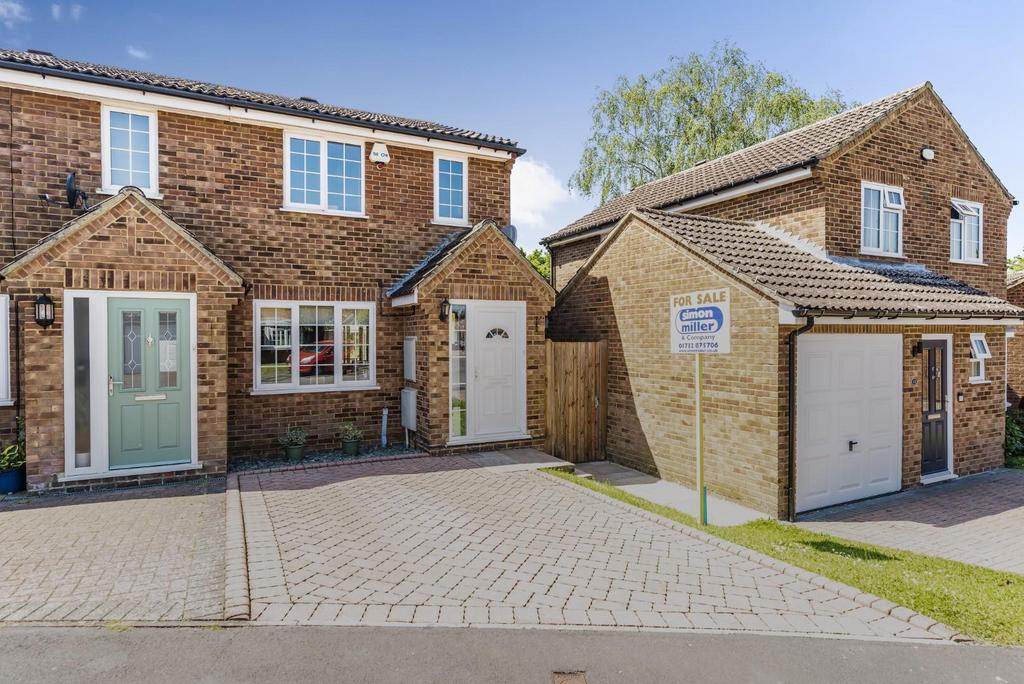 Harvest Ridge, Leybourne, West Malling 3 bed end of terrace house - £ ...