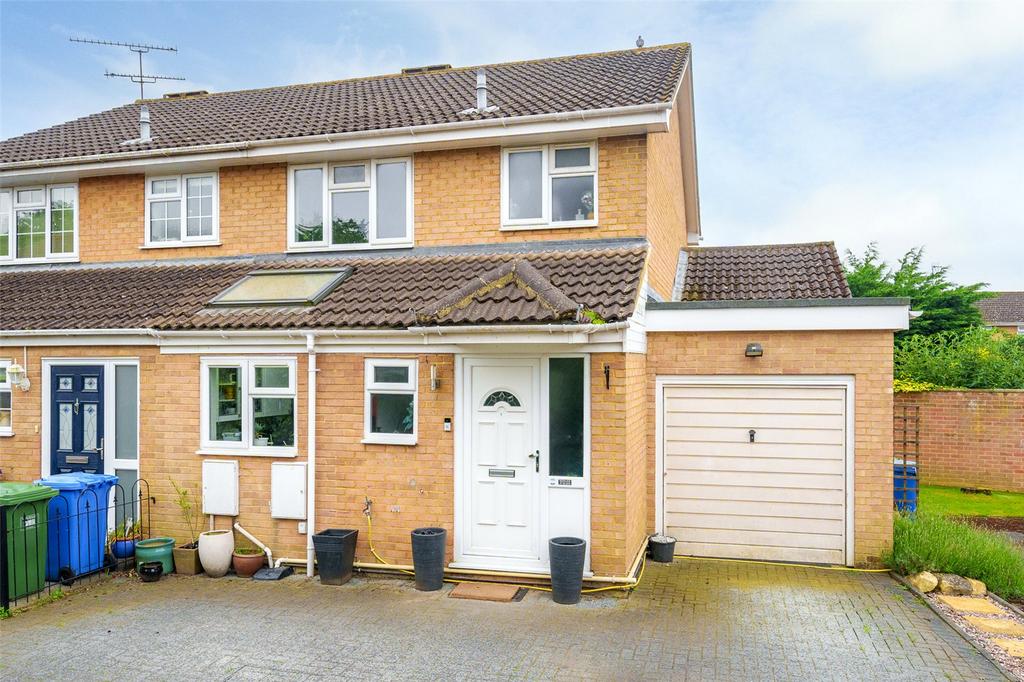 Hopeman Close, Sandhurst GU47 3 bed semi-detached house - £450,000