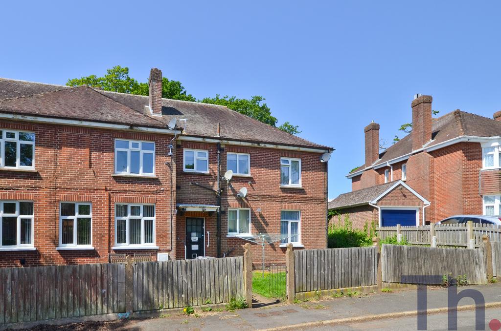Quarry View Court, Newport PO30 1 bed flat - £89,950