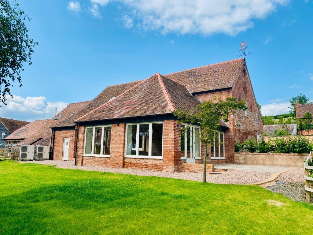 Bosbury, Ledbury, HR8 4 bed barn conversion - £2,500 pcm (£577 pw)
