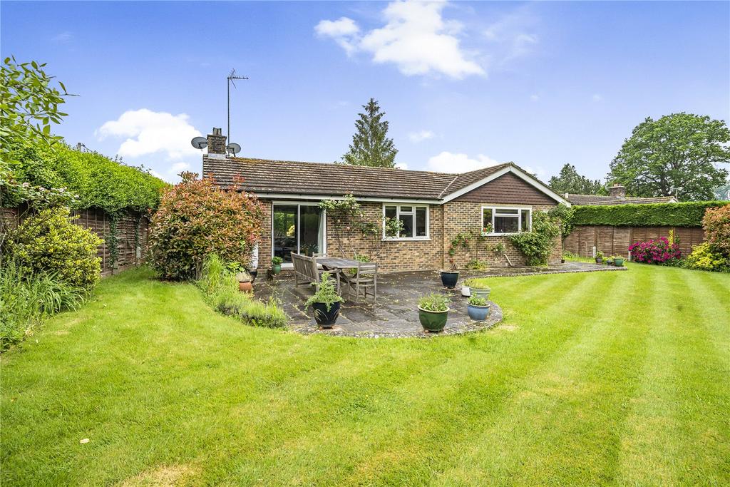 Pound Close, Loxwood, Billingshurst... 2 bed bungalow - £575,000