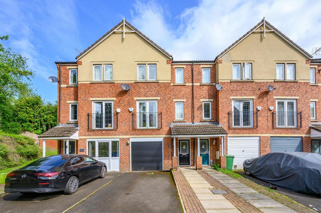 Fielding Way, Leeds, LS27 3 bed townhouse - £255,000