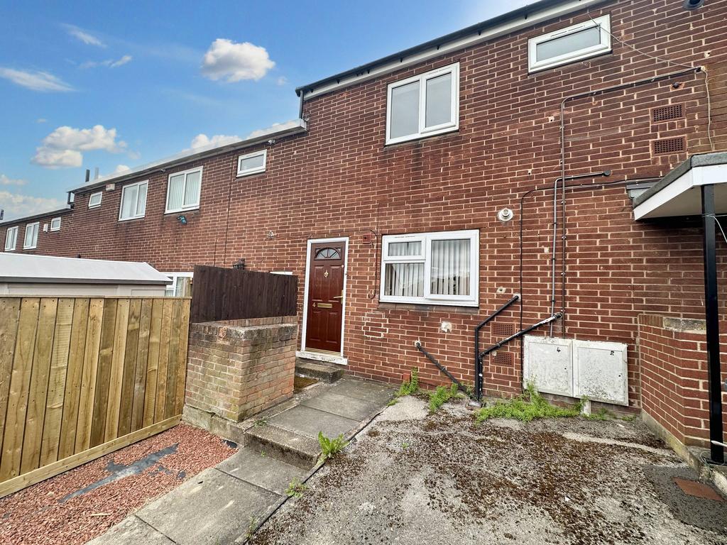 Acorn Croft, Rotherham S61 3 bed flat - £750 pcm (£173 pw)