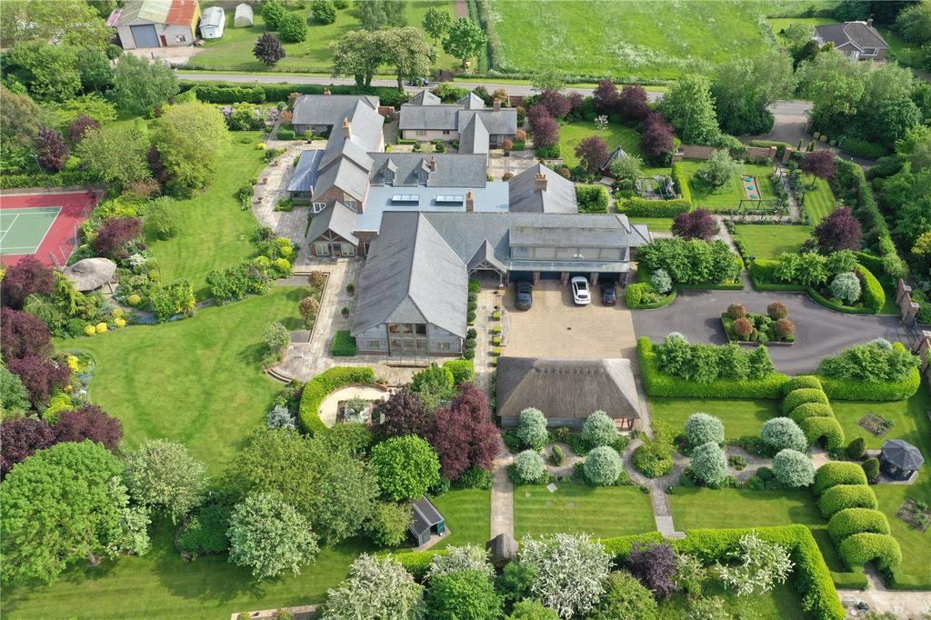 Ludney House Farm, Ludney, Louth... 6 bed equestrian property - £2,950,000