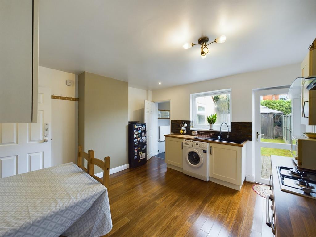 Happy Land North, Worcester, WR2 2 bed semi-detached house - £215,000