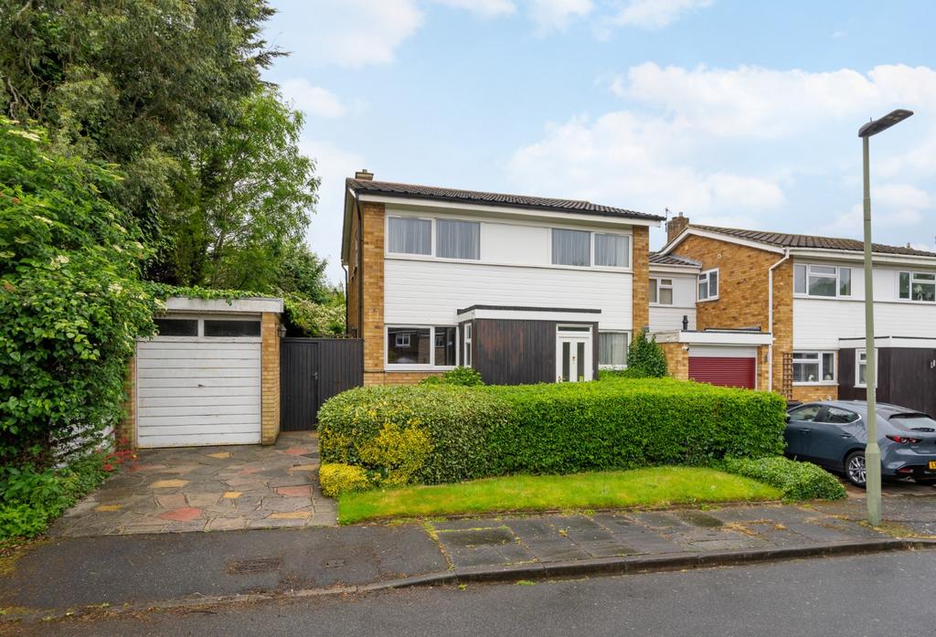 Pickhurst Park, Bromley BR2 4 bed link detached house - £780,000