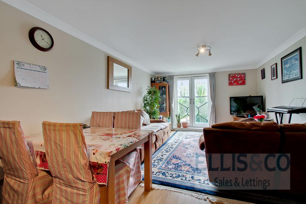 Ruislip Road East, Greenford, UB6 2 bed apartment - £320,000