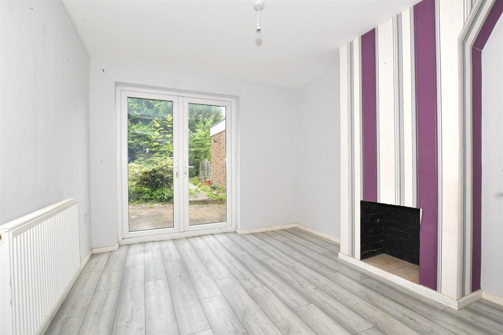 Covey Hall Road, Snodland, Kent 3 bed semi-detached house - £390,000