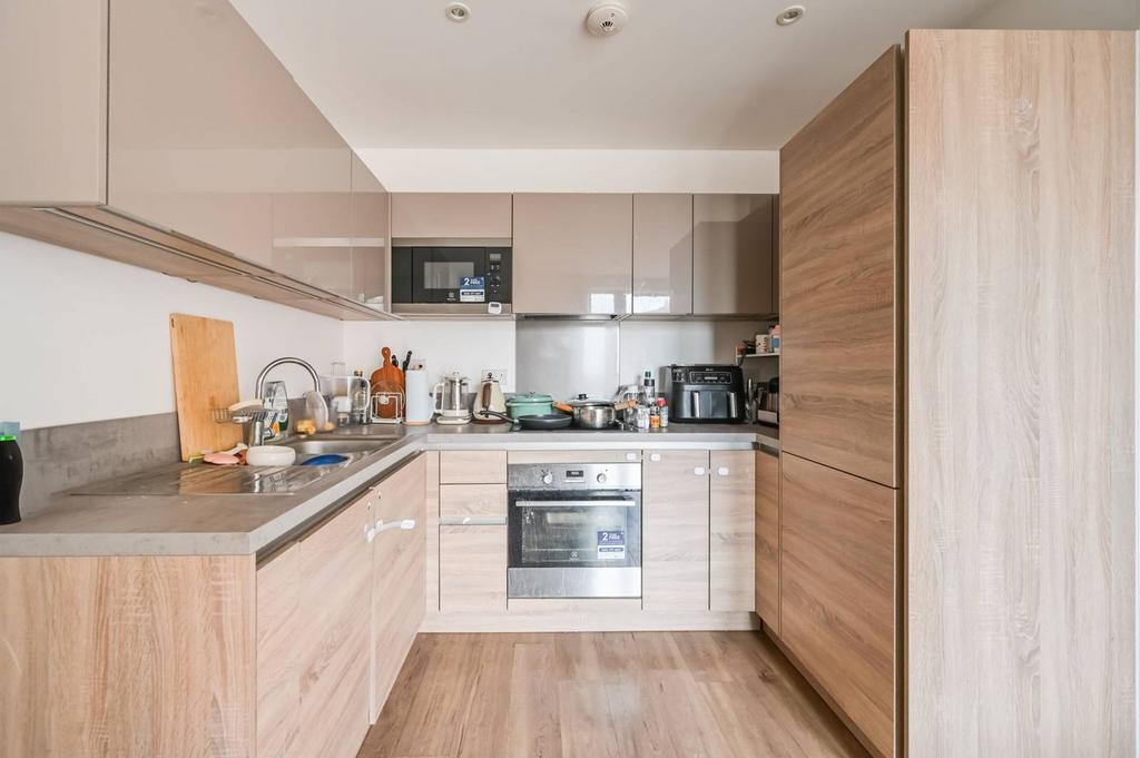 Edwin Street, E16, Canning Town... 1 bed flat - £285,000