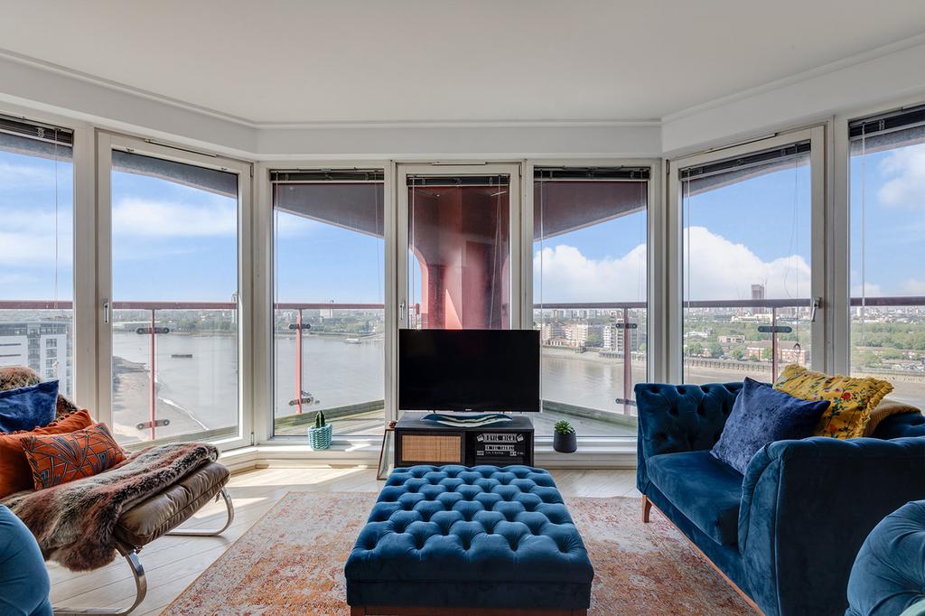 Seacon Tower, 5 Hutchings Street, London 2 bed flat - £510,000