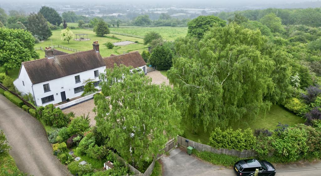 Chaul End Village, Caddington LU1 5 bed detached house - £1,395,000